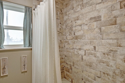 Isle Getaway At Sea Isle Village, Beautiful 1 Bedroom Condo - Port Aransas, TX