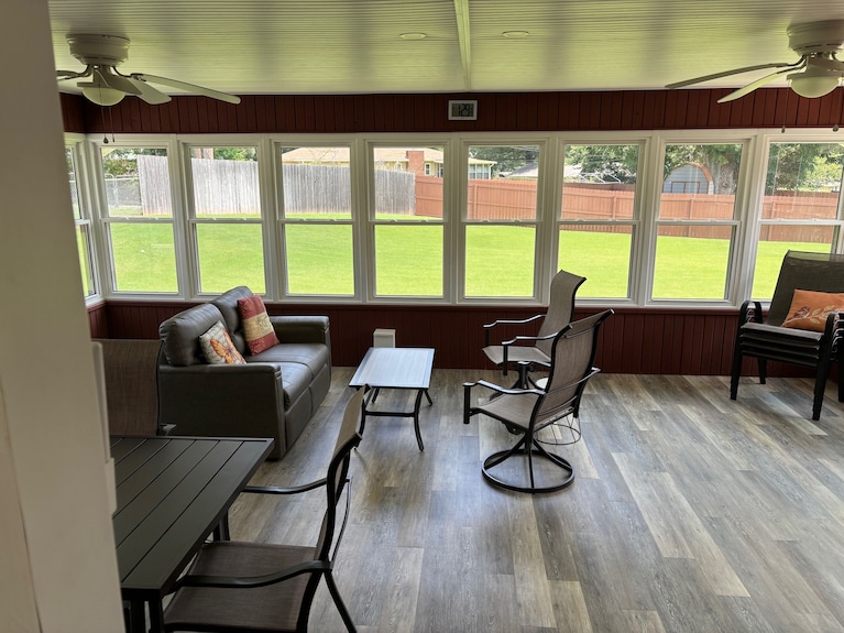 Spacious, Remodeled, In A Quiet Family Oriented Neighborhood - Ponca City, OK