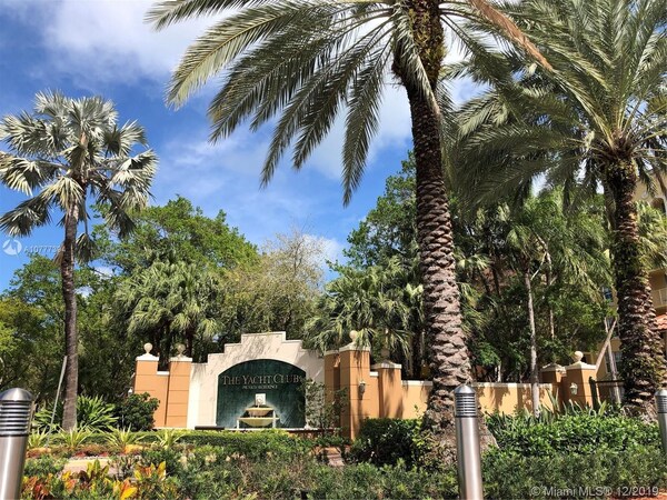 Yacht Club At Aventura  Spacious 2 Bed\/2 Bath Apt. Nice Amenities Great Location - Aventura, FL