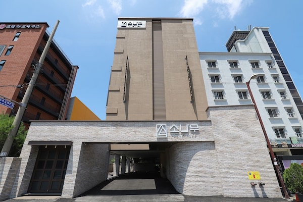 Chuncheon Sonamu Hotel - Chuncheon