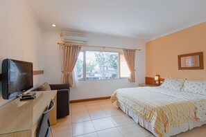 Quarto Deluxe | Secretária, camas desdobráveis, Wi-fi grátis, roupa de cama fornecida 