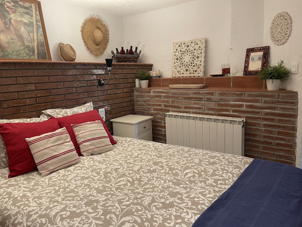Cute Apartment, Garden & Pool 20 Km From Barcelona - Vallirana