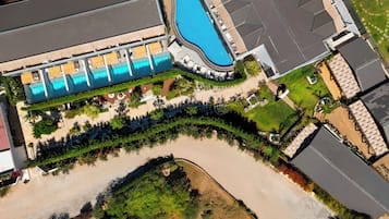 Piscina exterior, da(s) 10:00 à(s) 18:00, guarda-sóis, espreguiçadeiras