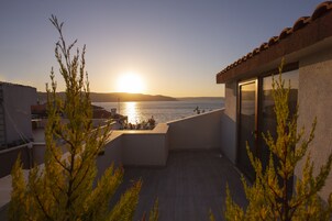 Quarto Deluxe, terraço, vista para o mar | Vista da varanda