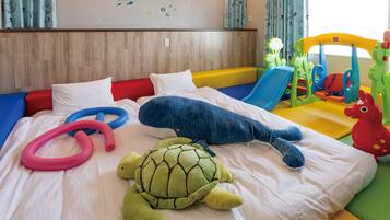 Suite Familiar, não fumadores (Concept Family Condo) | Edredões de penas, cortinas/cortinados opacos, Wi-fi grátis