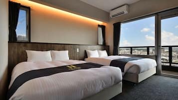 Suíte real, várias camas, para não fumantes (4 beds) | Edredons de pluma, cortinas blackout, Wi-Fi de cortesia, roupa de cama