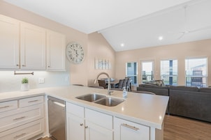 Casa, 4 quartos | Cozinha privada | Um frigorífico, um micro-ondas, uma cafeteira/bule, uma torradeira