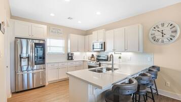 Casa, 4 quartos | Cozinha privada | Um frigorífico, um micro-ondas, uma cafeteira/bule, uma torradeira