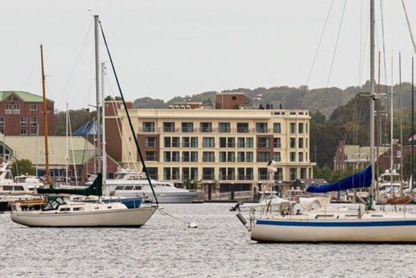 The Brenton Hotel - Tiverton, RI