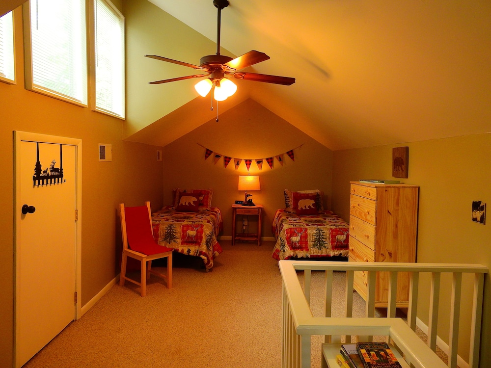 Cozy Bear Lodge On Top Of Casey's Mountain! - Great Location!! - Cherokee, NC