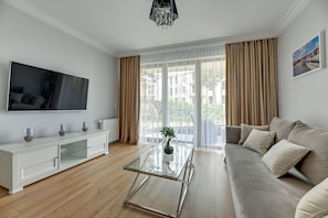 Apartamento premier | Sala de estar | TV de tela plana