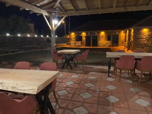 Pequeno-almoço completo diário incluído 