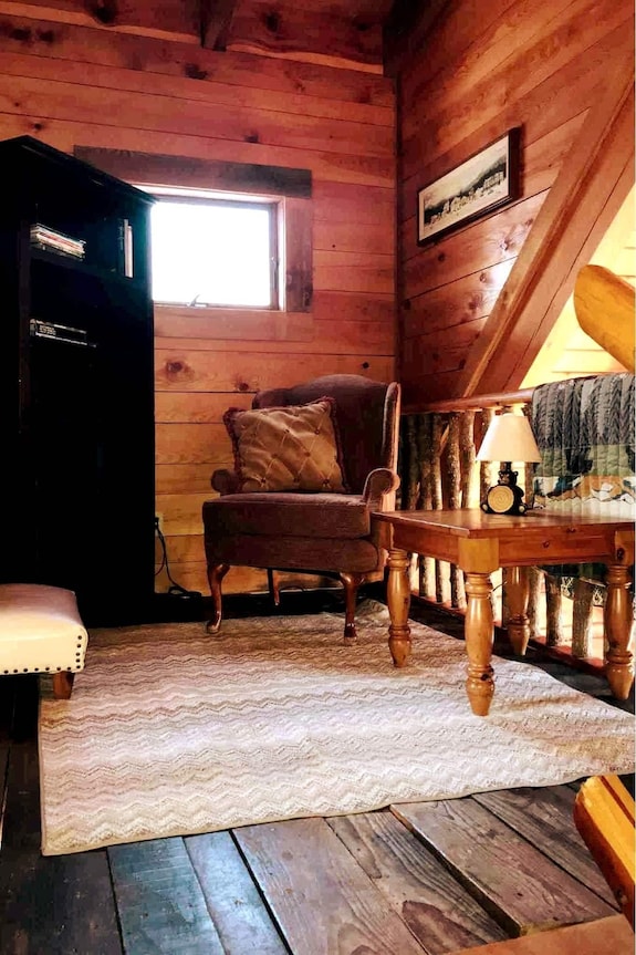 Rustic Log Cabin Nestled Privately In The Woods - Dillard, GA