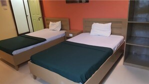 Quarto triplo standard | Wi-Fi de cortesia, roupa de cama