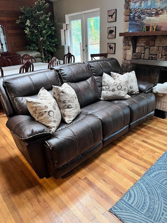 Marin Riverside Lodge - Maple Ridge