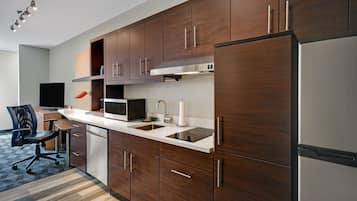 Estúdio, 1 cama King e sofá-cama, para não fumantes | Cozinha privada | Geladeira, fogão, cooktop, lava-louças