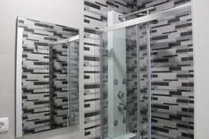 Quarto, 1 quarto | Banheiro | Toalhas de banho 