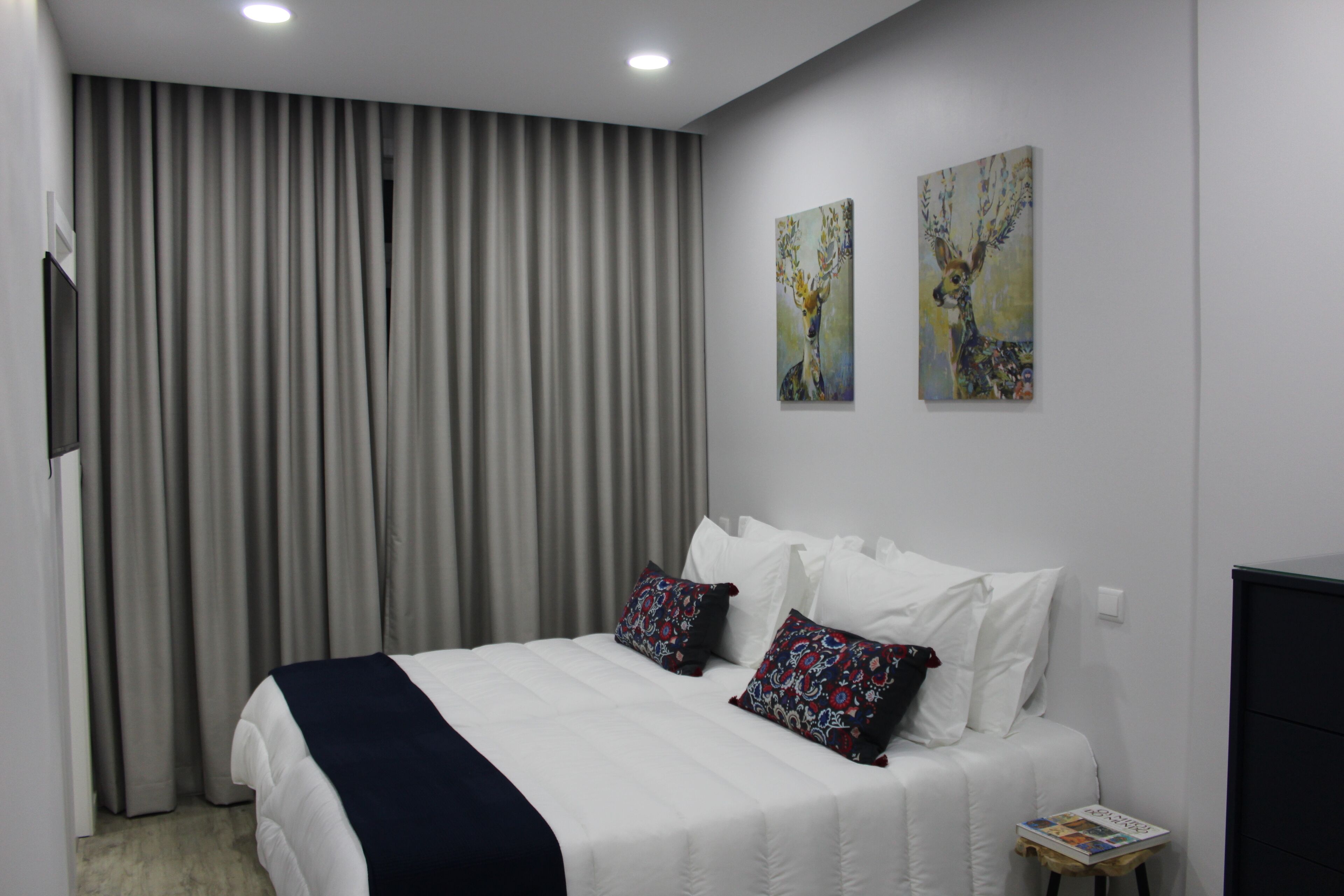 Quarto, 2 camas individuais | Wi-fi grátis, roupa de cama fornecida 