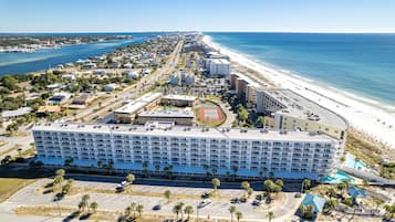 Apartamento em Condomínio Fechado, 2 quartos | Praia | Na praia