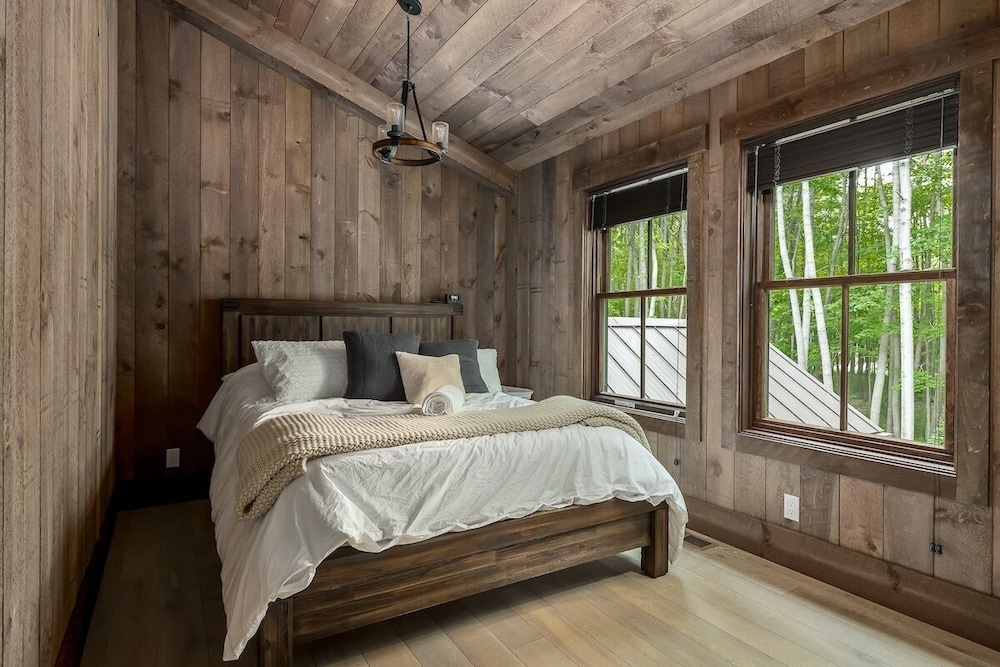 Brand New Lodge-style Home Steps From Lake Mi, Just Off Of Lakeshore Dr - Holland, MI