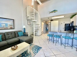 Apartamento em Condomínio Fechado, 2 quartos, varanda, vista para a praia (1.5 Bathrooms - 419) | Sala de estar | TV de ecrã plano, leitor de DVD 