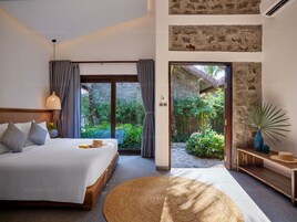 Garden Double House | Camas de colchão pillowtop, minibar, cofre no quarto, secretária 