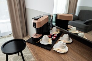 Suíte, sacada | Frigobar, escrivaninha, espaço de trabalho para notebook