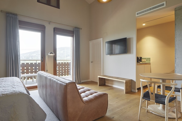 Quarto luxo | Edredons de pluma, frigobar, cofres nos quartos
