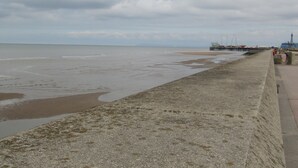 Na praia, praia de areia branca 