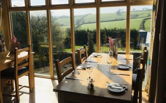 Café da manhã inglês todos os dias (GBP 8 por pessoa) 