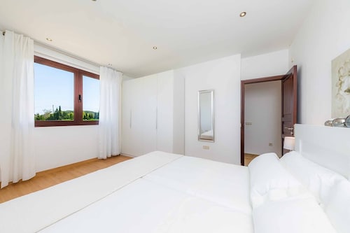 Villa Vamos Am Ortrand Von Manacor. Fussnah Tennisakademie Rafael Nadal - Manacor