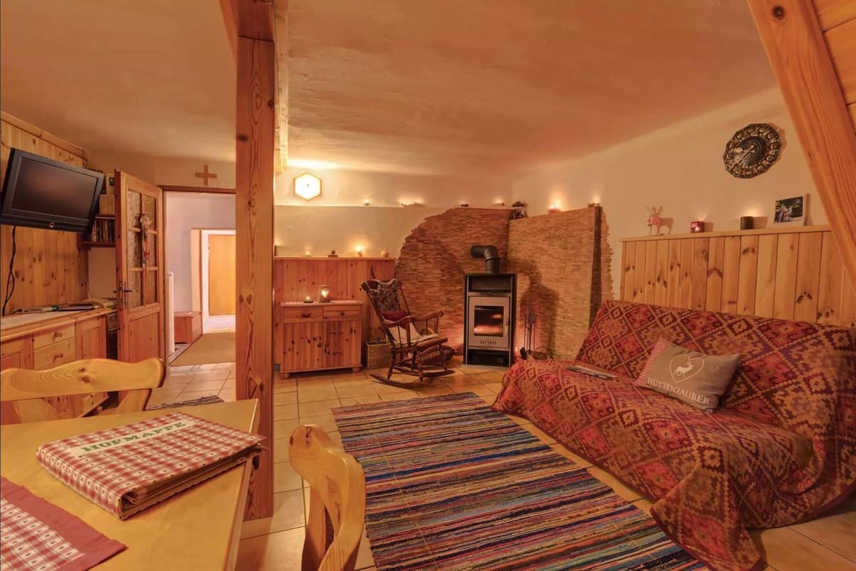 Casa família | 1 quarto, Wi-Fi de cortesia, roupa de cama