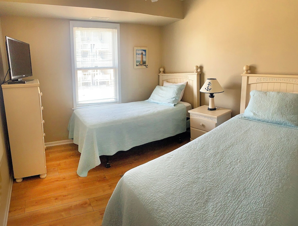 Beautiful 4-bedroom, Beach Block Home In Sea Isle City! - Sea Isle City, NJ