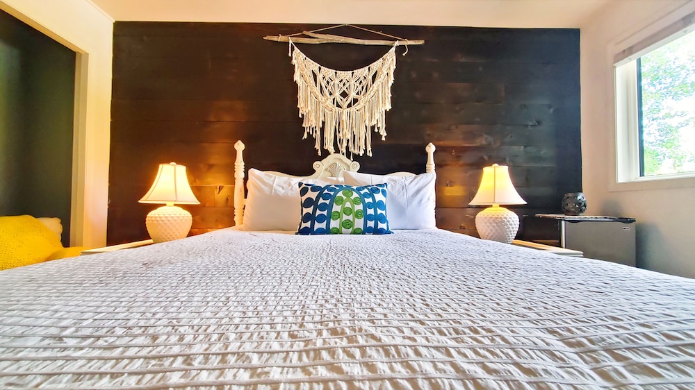 Spacious & Stylish Couple's Studio With Full-size Kitchen @ Resort - 弗尼