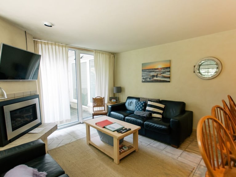 The Yacht House, Tofino B.c. - 토피노