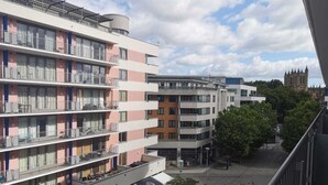 Apartamento, casa de banho anexa | Vista da varanda