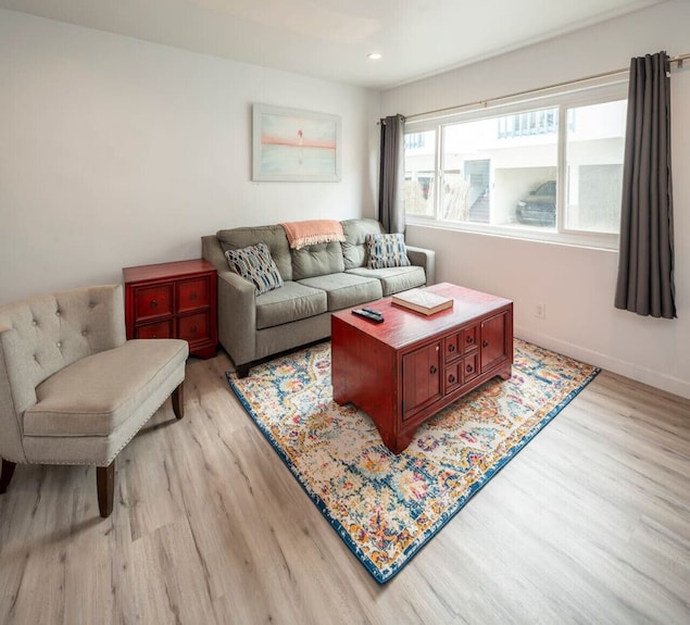 Bright 2 Bedroom 1.5 Bath 15 Seconds To The Beach! - Los Ángeles