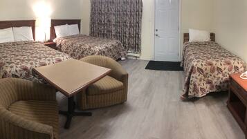 Quarto Triplo Familiar | Secretária, secretária adequada para computadores portáteis