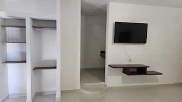 Quarto família | Escrivaninha, Wi-Fi de cortesia, roupa de cama