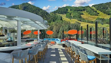 2 restaurantes, é servido café da manhã