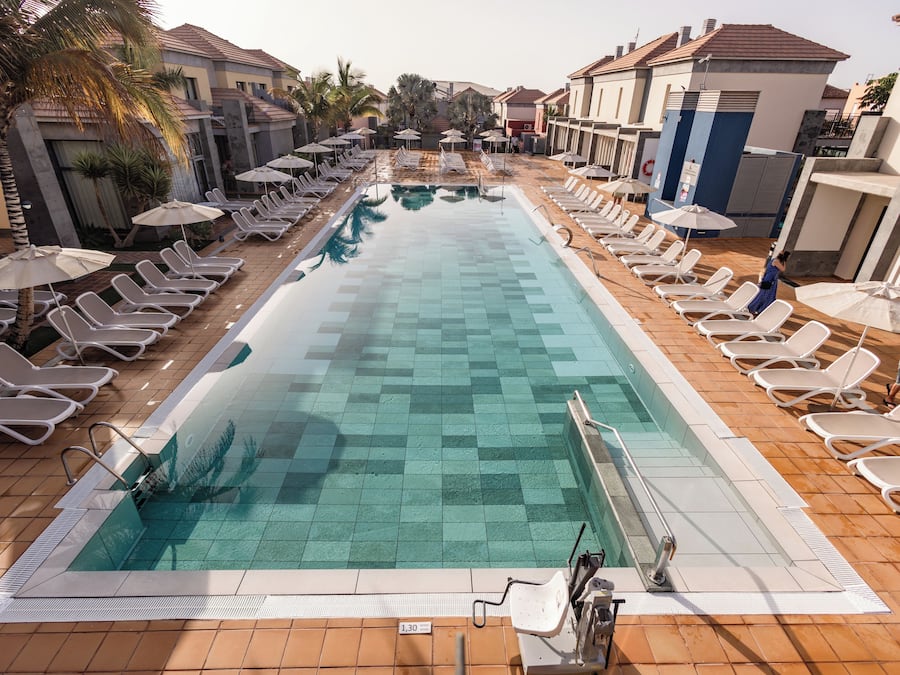 3 piscinas externas, guarda-sóis, espreguiçadeiras