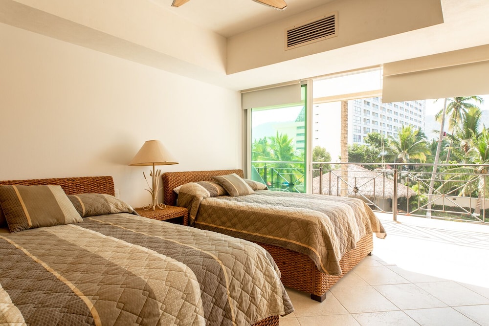 Beachfront Residence For The Whole Family - Ixtapa Zihuatanejo