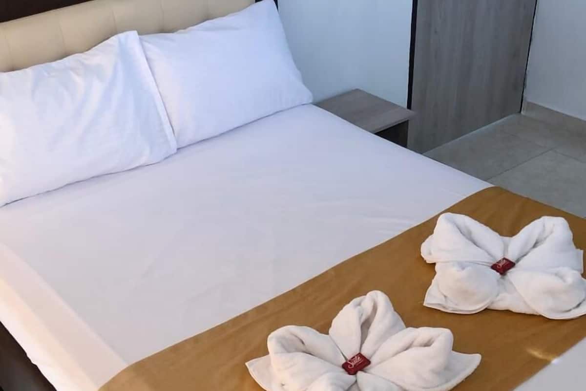 Quarto casal | Wi-Fi de cortesia, roupa de cama