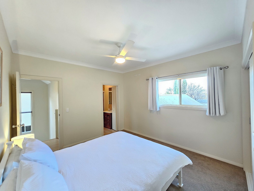 Summer House - Cosy, Comfortable, Located Close To Town - Robe, South Australia