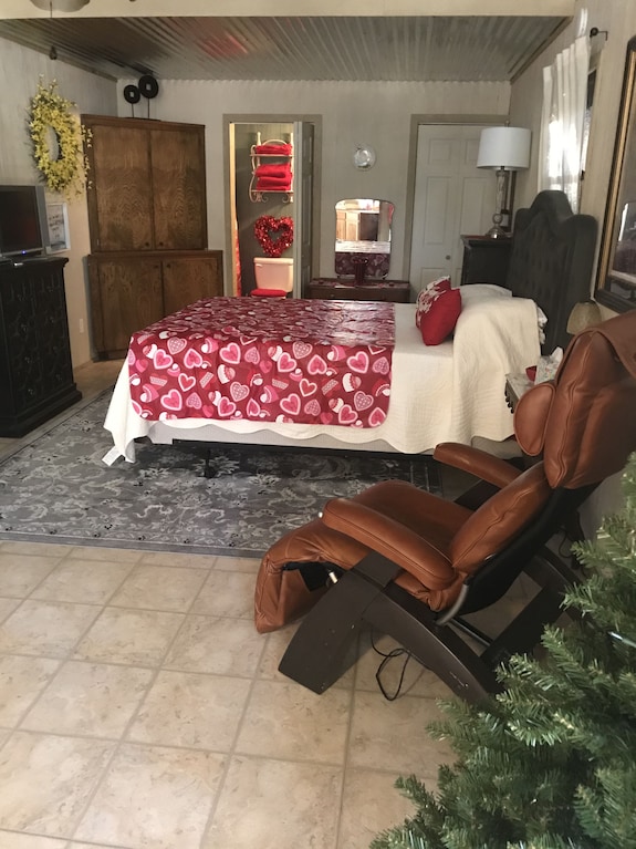 Private Oasis At Jenny's Cabin - New Braunfels, TX