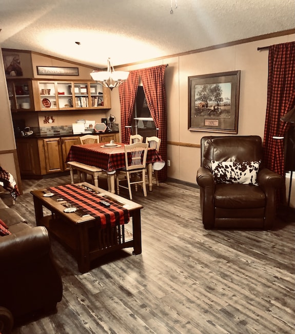 Secluded Co Retreat Featuring A Swim Spa, Hiking Trail And Stocked Kitchen! - Woodland Park, CO