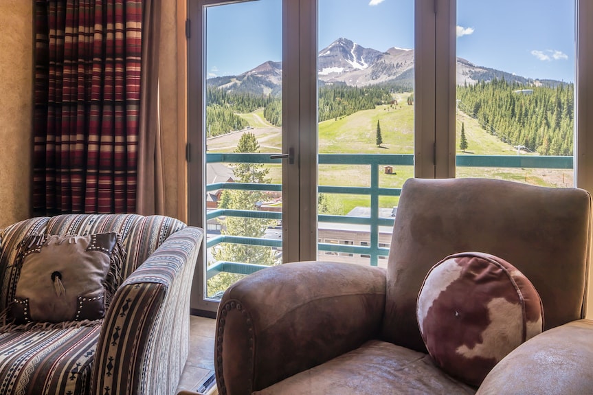 Ski-in/out Condo With Beautiful Views & Shared Fitness Center/pool/hot Tub - Shoshone Ski-in/out - Big Sky, MT