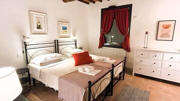 9 quartos, berços/camas para crianças grátis, roupa de cama fornecida