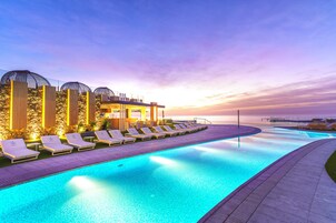 2 piscinas externas, guarda-sóis, espreguiçadeiras