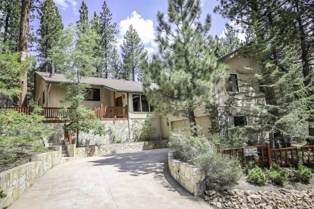 A Big Olympic Getaway 4 Bedroom Apts By Redawning - Big Bear, CA